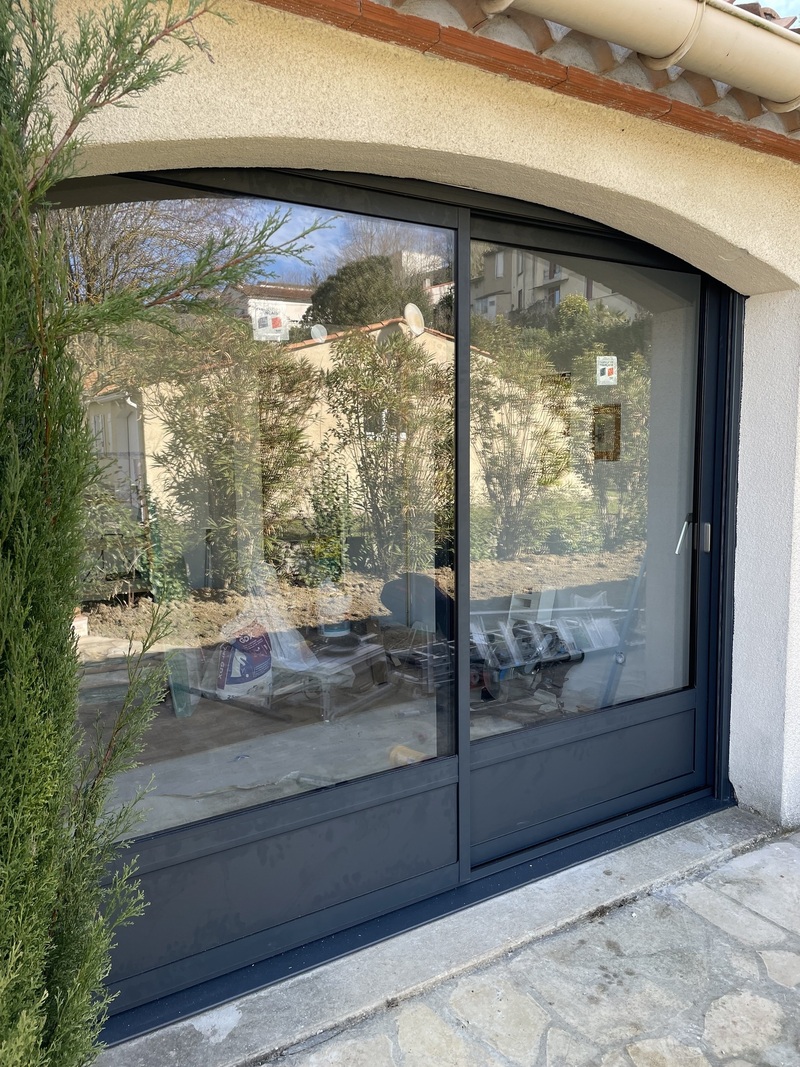 Pose de fenêtres à Limoux : entreprise de menuiserie | Cybèle menuiseries